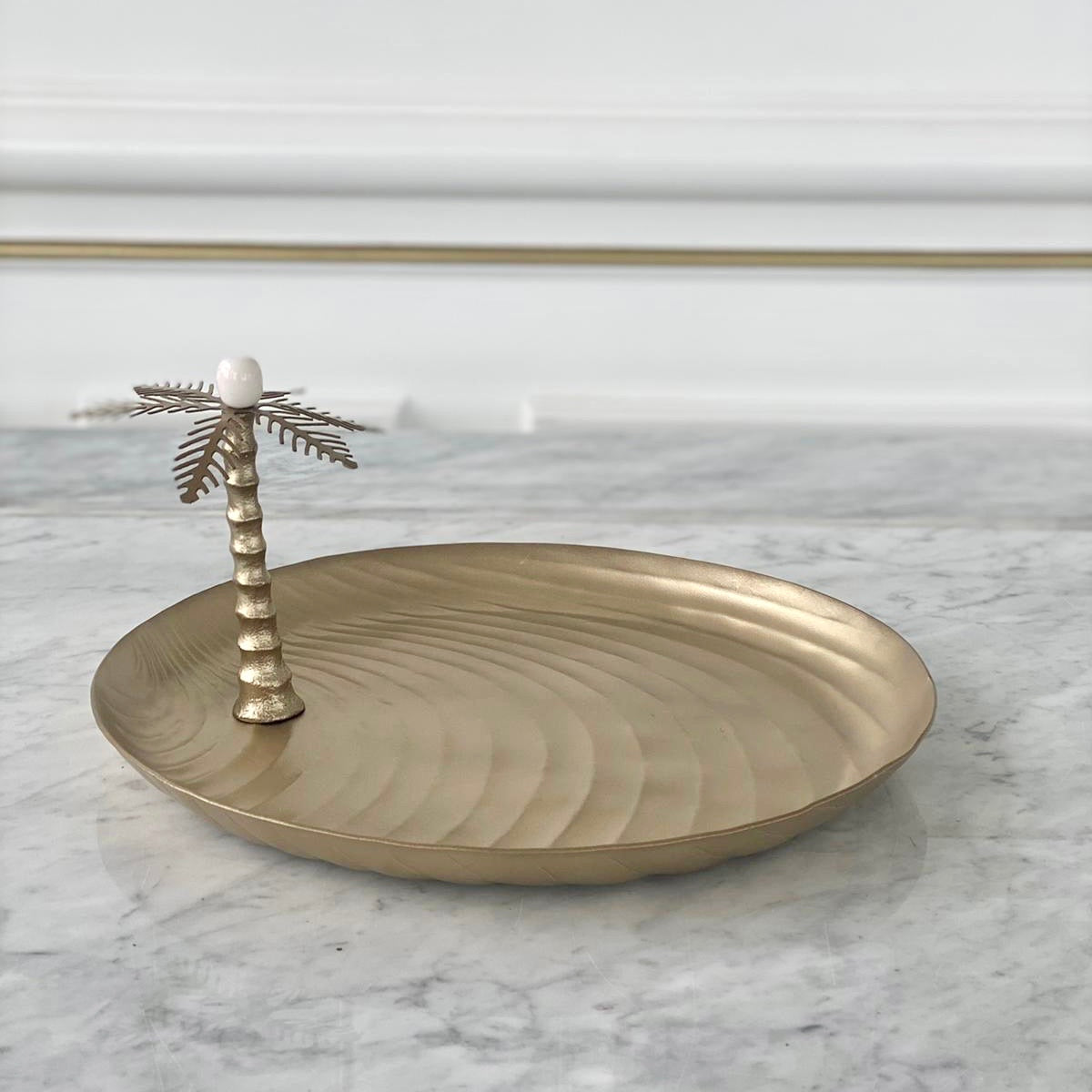 Palm Tree Tray with dates With 1.5 kg Chocolate Dates – Prive Chocolates