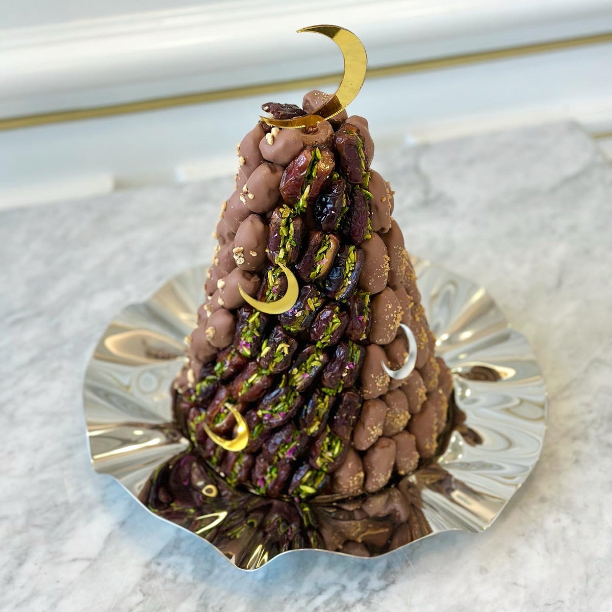 Dates Tower with Flat Waves Tray – Prive Chocolates